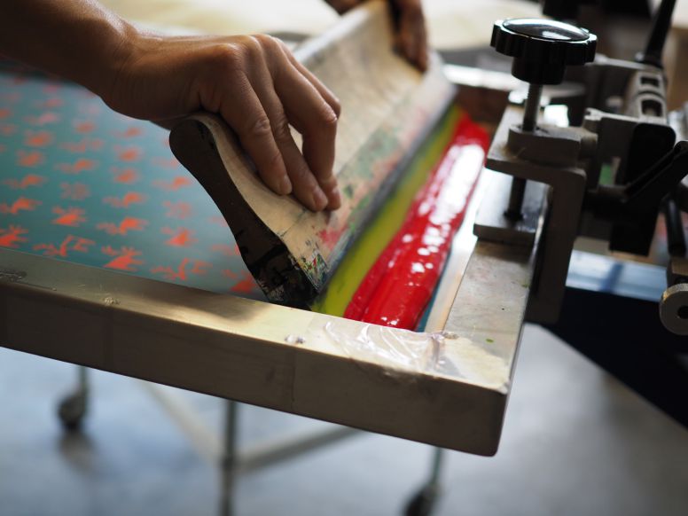 11 Jenis Alat dan Bahan Sablon Manual Beserta Fungsinya